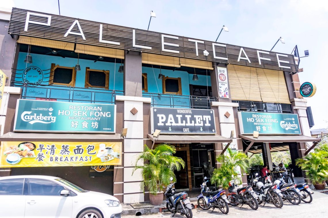 Pallet Café in Nairobi Giving Deaf Waiters a Second Chance - See Africa ...